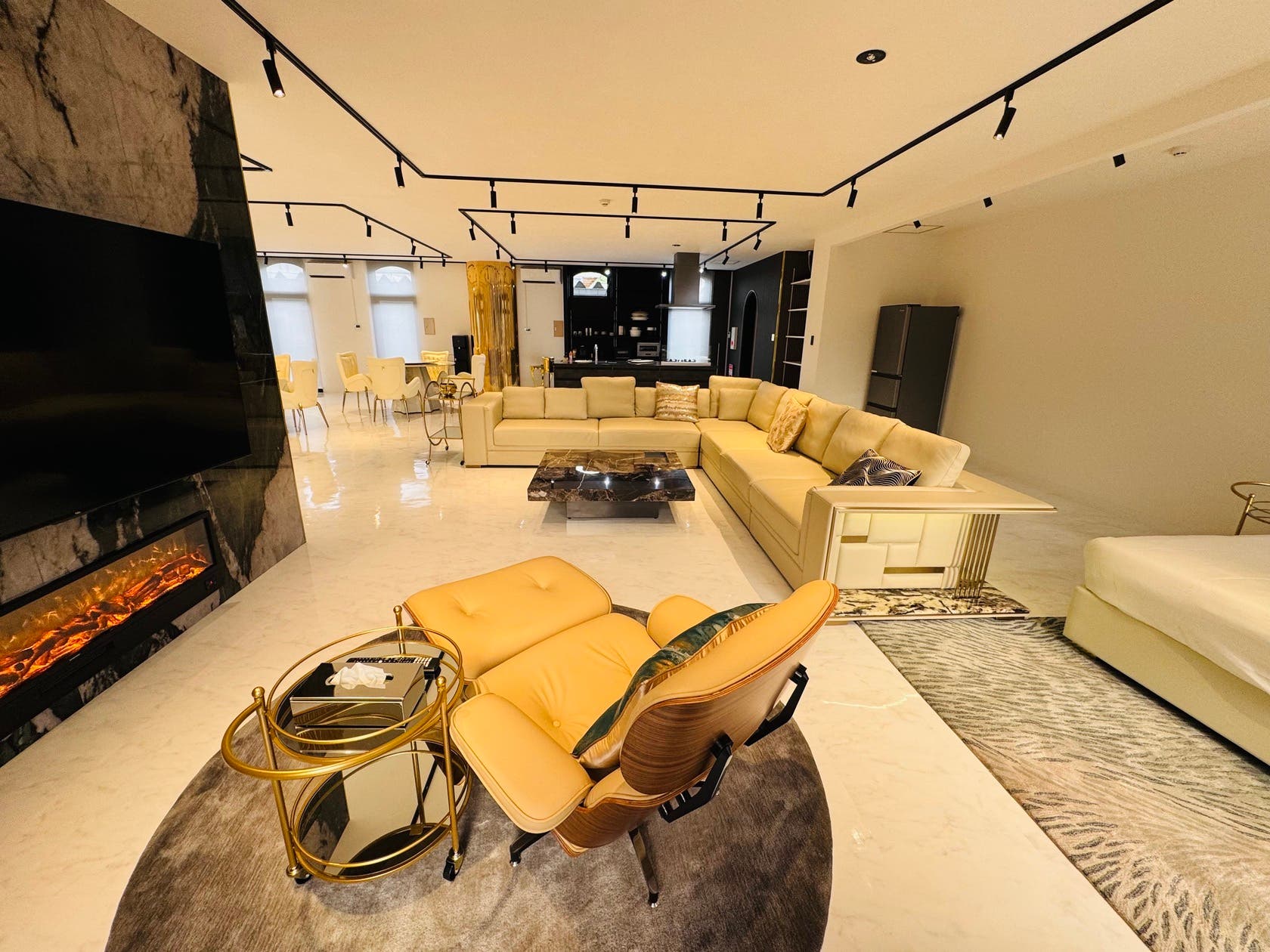 超大型Luxury空間「GRAND TERRACE」40人以上・バレルサウナ×2・ジャグジー・BBQ可・ミニプール・駐車場13台の写真6