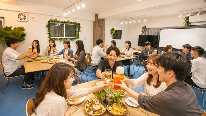 新宿三丁目駅徒歩3分!/最大28名/土足利用可!会議/セミナー/面接/懇親会/ボドゲ/女子会等/飲食お酒可/貸会議室KS9新宿の写真4