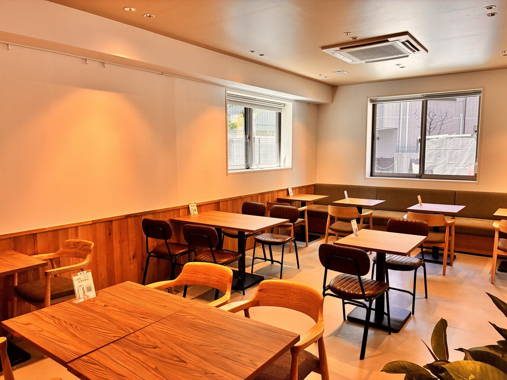 後楽園徒歩５分NewOpenカフェ壁面の貸しギャラリーの写真3