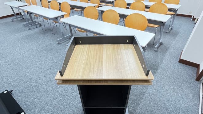 ⭐️研修・勉強会・セミナーに⭐️参加者が迷わない駅1分⭐️広々40㎡の明るい会議室⭐️WB3台・65㌅TV⭐️ZEN 新潟駅前の写真3