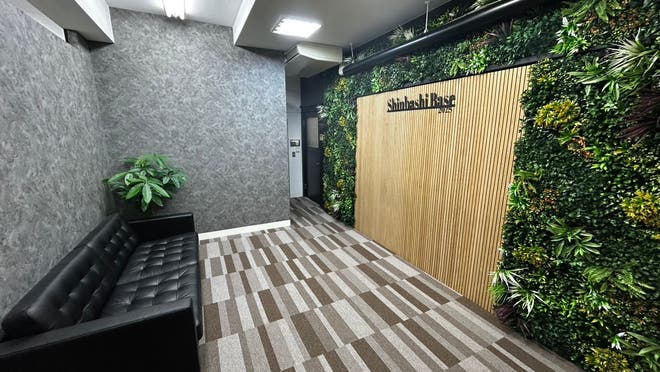 新橋駅徒歩2分、Wi-fi完備、最大8名、洗練られた内装の貸会議室の写真3