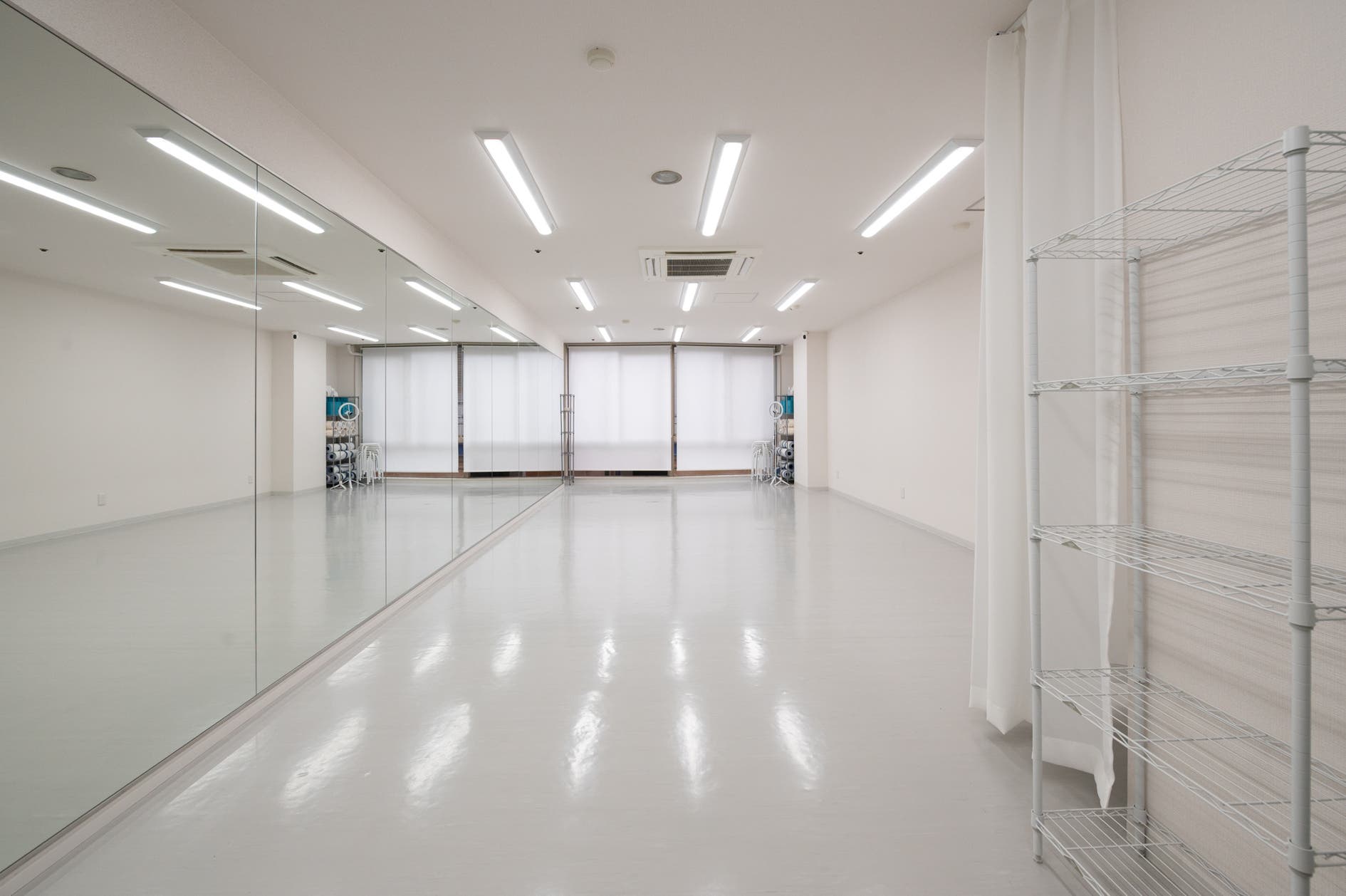 【元町駅徒歩1分】47㎡×9m大型ミラー✨NEW OPEN｜ダンス・撮影｜LED照明完備の写真1