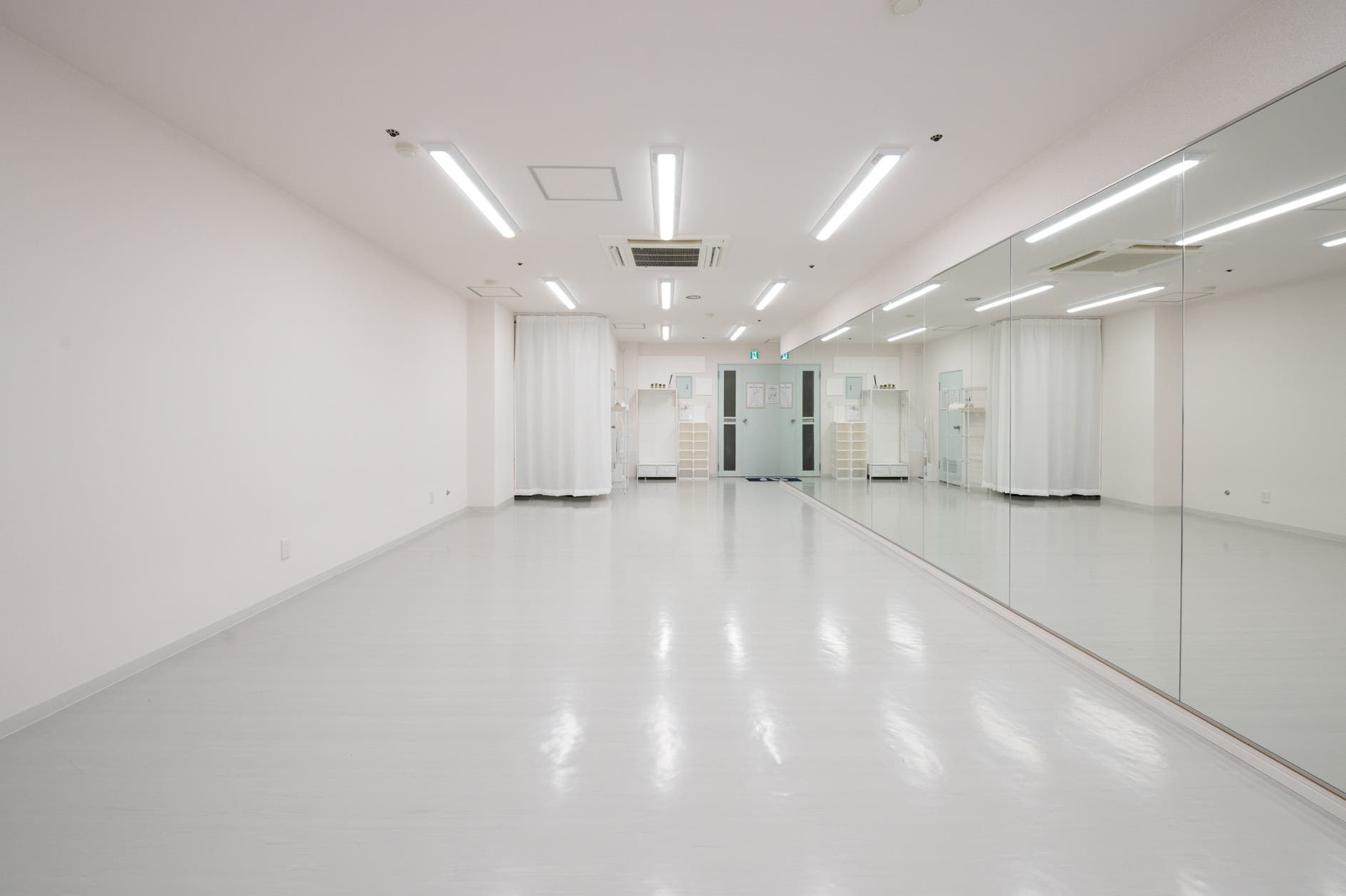 【元町駅徒歩1分】47㎡×9m大型ミラー✨NEW OPEN｜ダンス・撮影｜LED照明完備の写真2