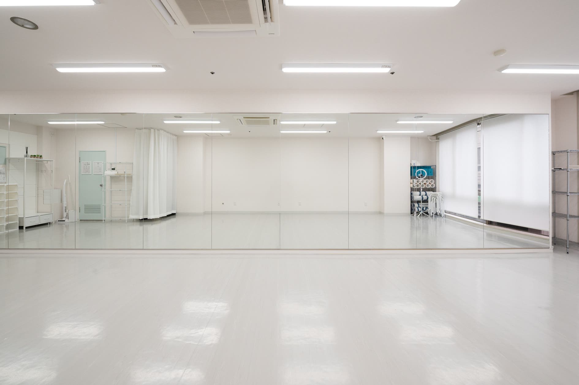 【元町駅徒歩1分】47㎡×9m大型ミラー✨NEW OPEN｜ダンス・撮影｜LED照明完備の写真3