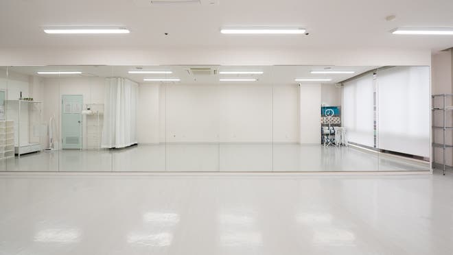 【元町駅徒歩1分】47㎡×9m大型ミラー✨NEW OPEN|ダンス・撮影|LED照明完備の写真3