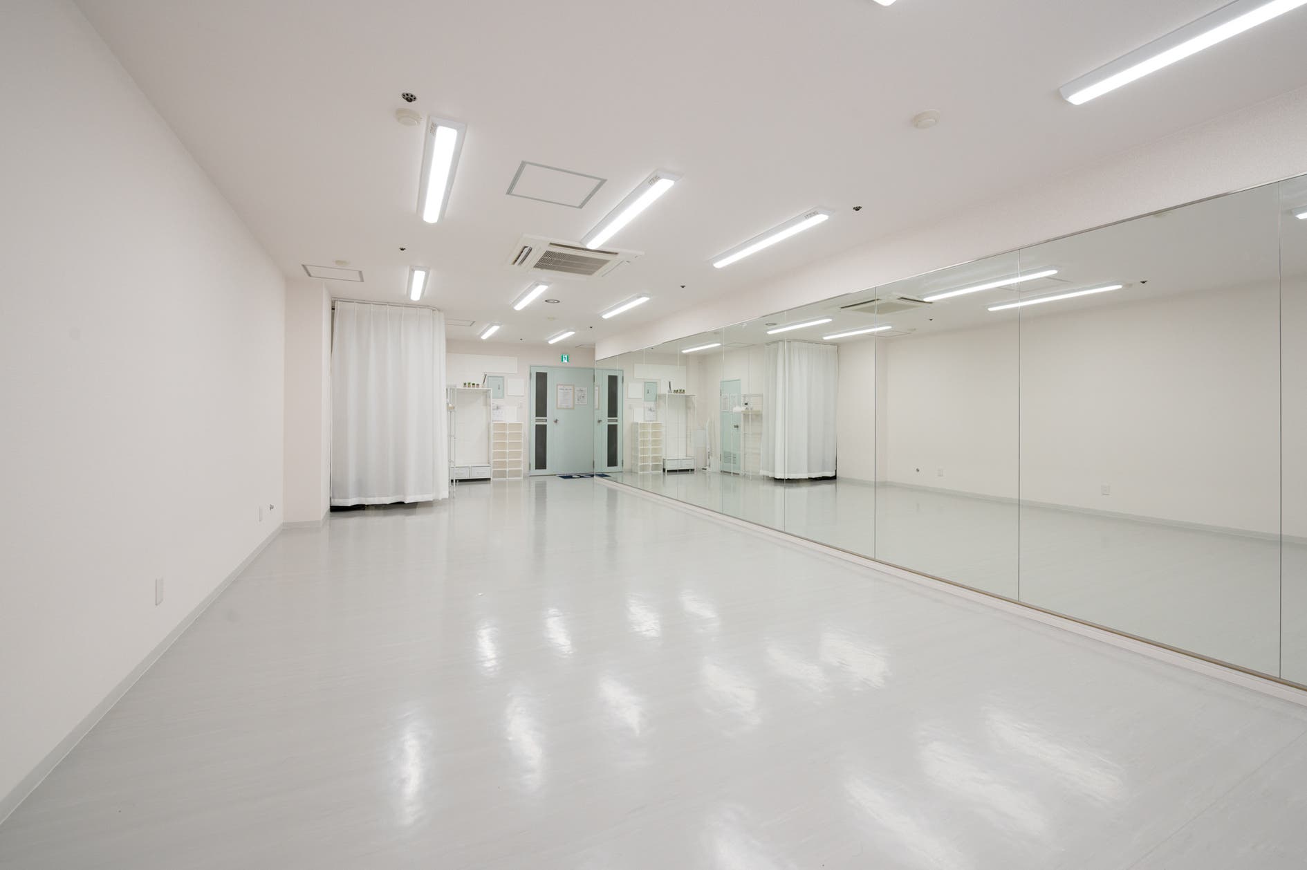 【元町駅徒歩1分】47㎡×9m大型ミラー✨NEW OPEN｜ダンス・撮影｜LED照明完備の写真11