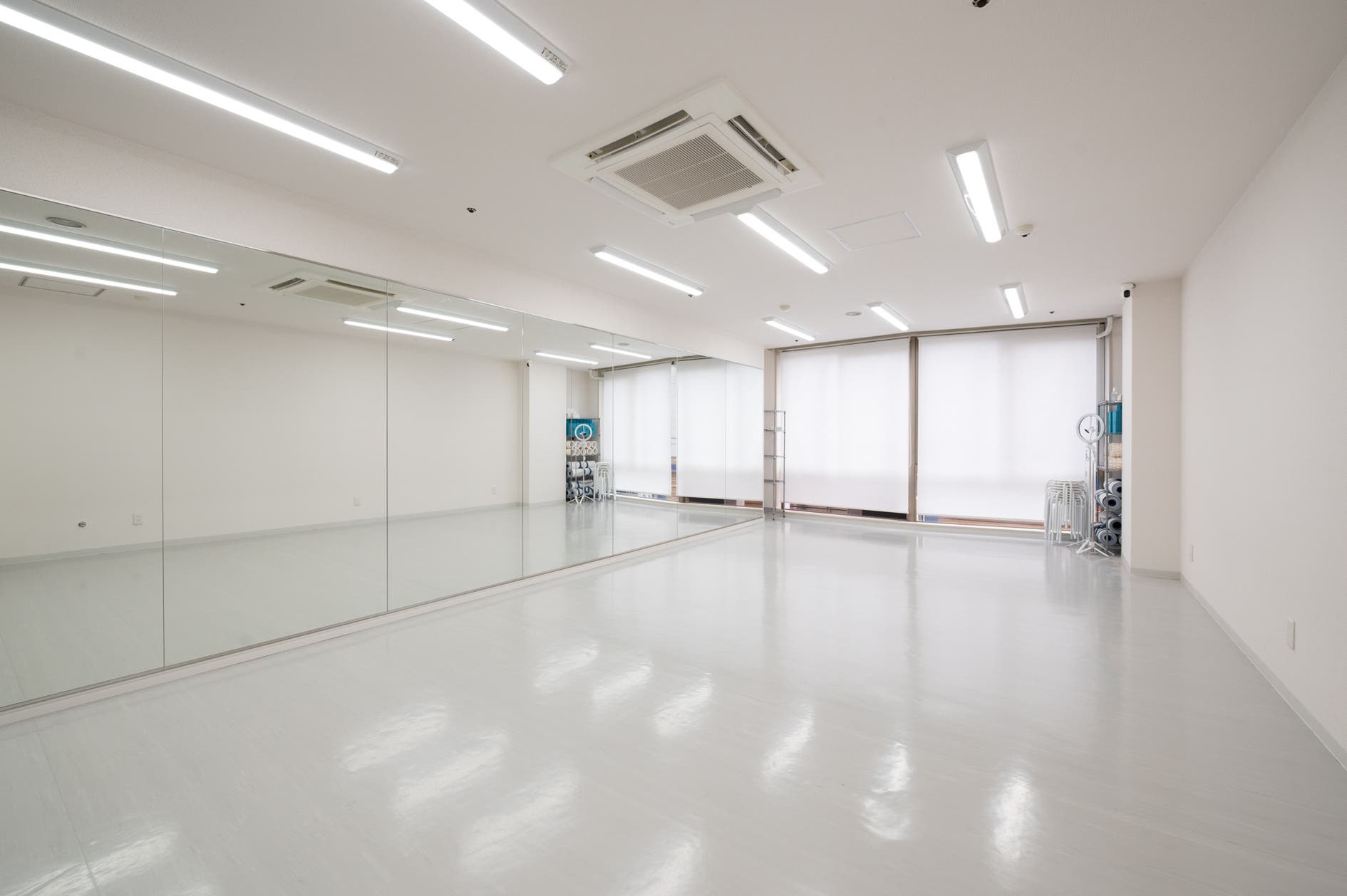 【元町駅徒歩1分】47㎡×9m大型ミラー✨NEW OPEN｜ダンス・撮影｜LED照明完備の写真12