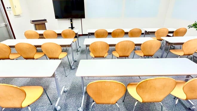 ⭐️研修・勉強会・セミナーに⭐️参加者が迷わない駅1分⭐️広々40㎡の明るい会議室⭐️WB3台・65㌅TV⭐️ZEN 新潟駅前の写真2