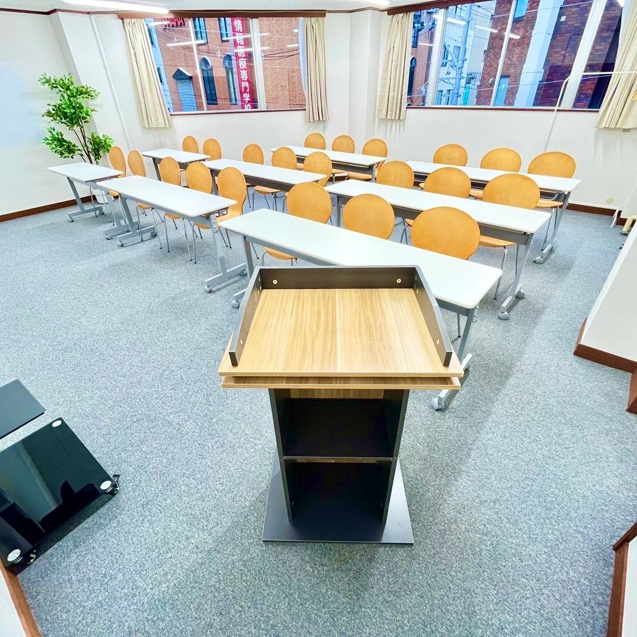 ⭐️研修・勉強会・セミナーに⭐️参加者が迷わない駅1分⭐️広々40㎡の明るい会議室⭐️WB3台・65㌅TV⭐️ZEN 新潟駅前の写真7