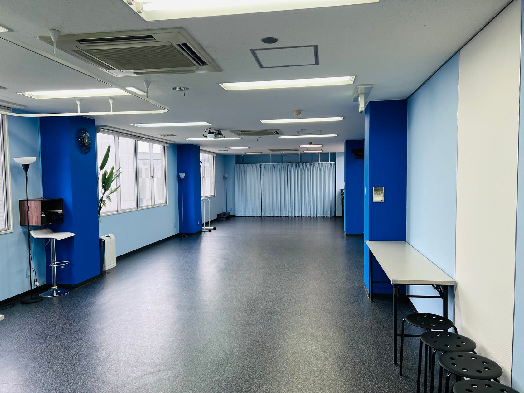 【レッスンにオススメ】仙台駅徒歩10分!大型鏡4枚・会議は最大35名の写真1
