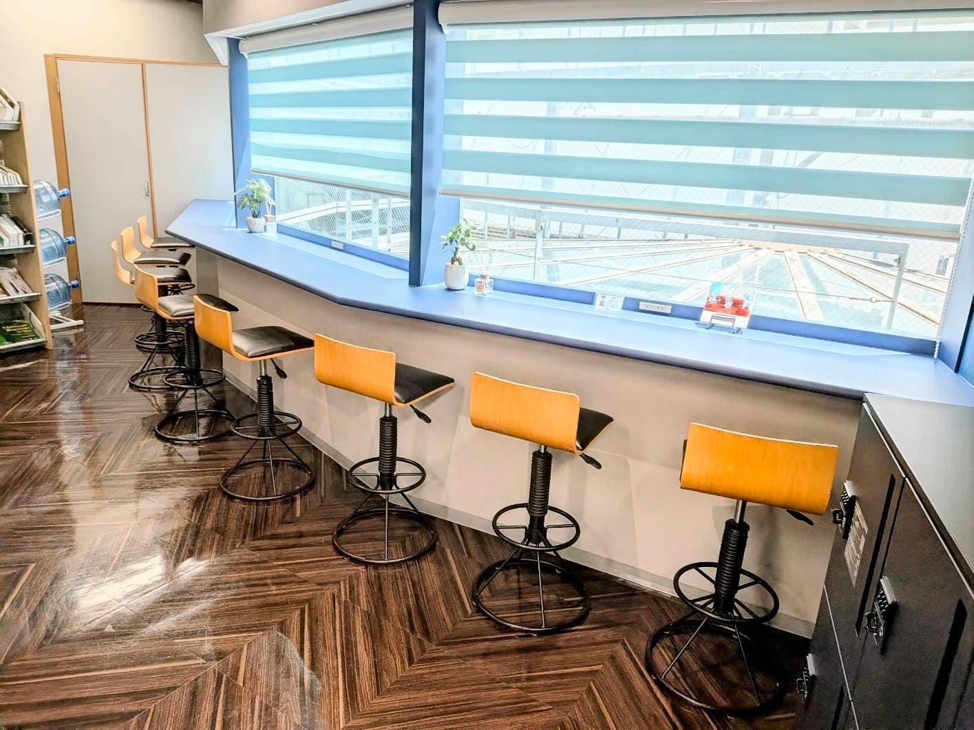 【仙台駅西口徒歩2分】高速Wi-Fi・フリードリンク完備！スタッフ常駐で安心！ステージライン_カウンターの写真1