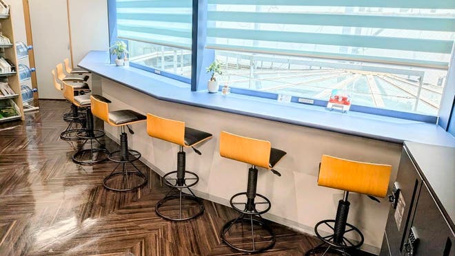 【仙台駅西口徒歩2分】高速Wi-Fi・フリードリンク完備!スタッフ常駐で安心!ステージライン_カウンターの写真1
