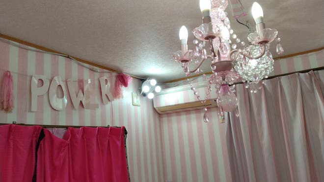 ピンク・ホワイト・ブラック3色の部屋で、自由自在に多様な撮影の写真8