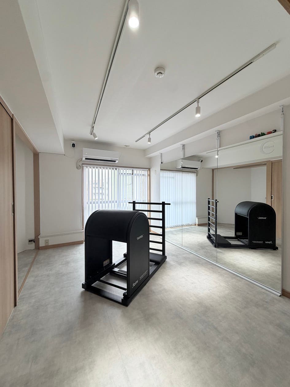 【広々31㎡/黒×ウッド基調】|国内稀少マシン導入|キャフォーマー・バレル・チェア完備|スチール撮影可の写真18