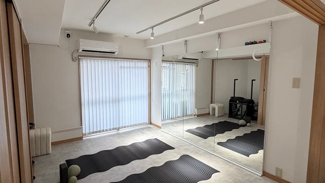 【広々31㎡/黒×ウッド基調】|国内稀少マシン導入|キャフォーマー・バレル・チェア完備|スチール撮影可の写真20