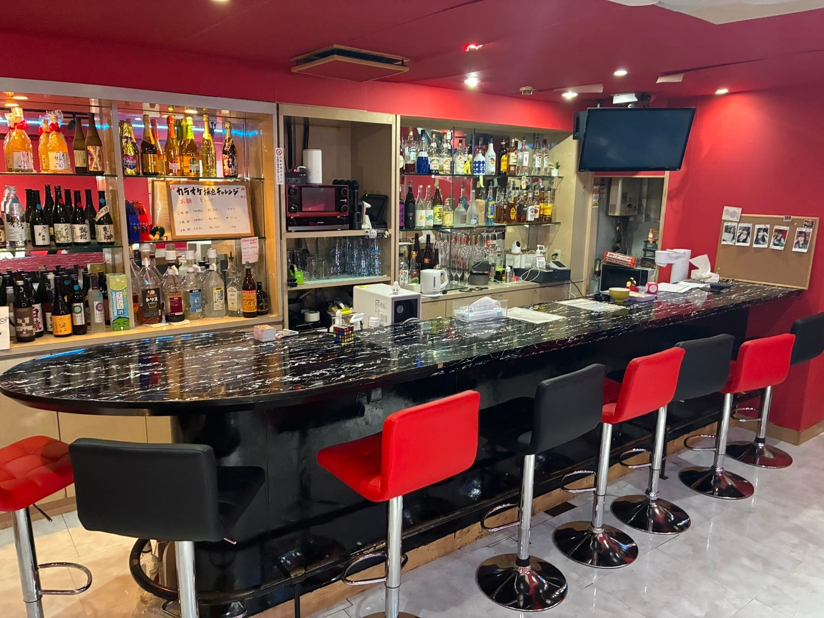カラオケ/ダーツ/ボドゲ/ポーカー貸切！飲み放題遊び放題＆スタッフ対応【三宮駅徒歩3分】アミューズメントバーの写真1