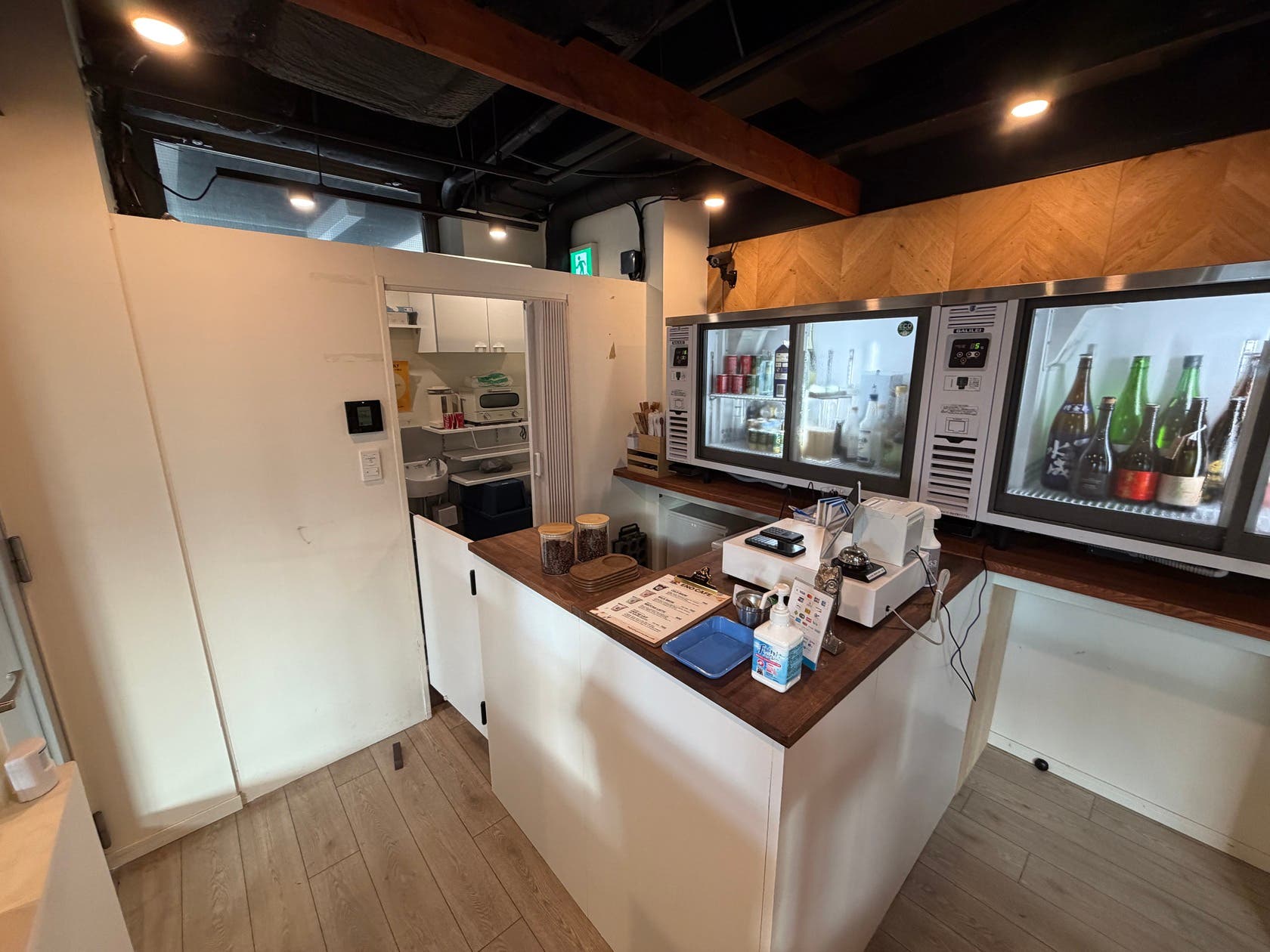 湘南江の島駅直結｜大画面・立体音響付きカフェ貸切スペースの写真8