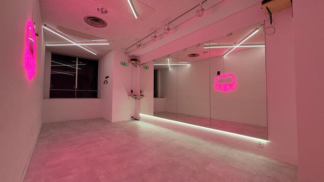 【BUZZ 名古屋本店】6stの写真3