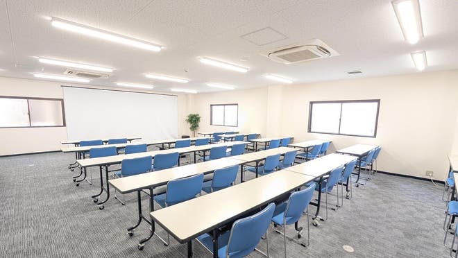 西中島南方駅から徒歩3分/最大40名・大型スクリーンとプロジェクター無料のイベントスペースの写真1