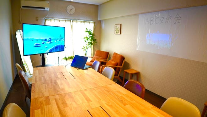 【カフェ風会議室】千種駅徒歩1分・名古屋駅電車10分/会議・セミナ・自習・Youtube撮影・宣材撮影/最大12名/25㎡の写真1