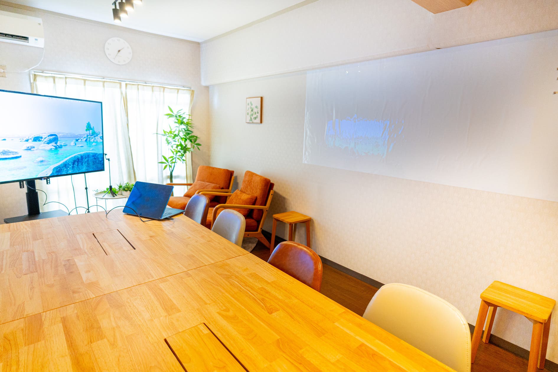 【カフェ風会議室】千種駅徒歩1分・名古屋駅電車10分／会議・セミナ・自習・Youtube撮影・宣材撮影／最大12名／25㎡の写真2