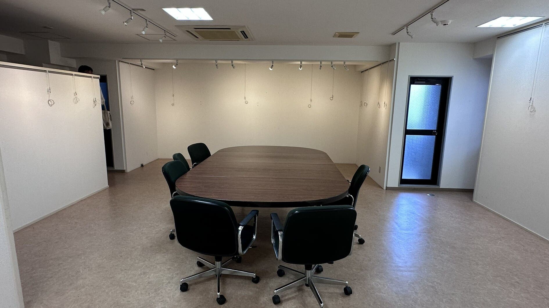 福生駅西口徒歩2分｜元画廊の約90㎡広々空間｜展示会・催事・会議にの写真1
