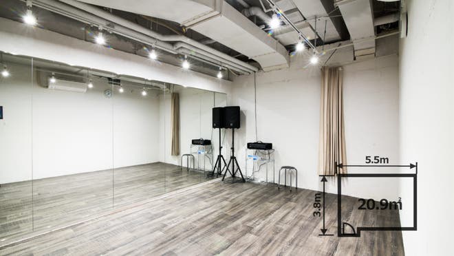 【渋谷駅徒歩1分】C205(5~6名サイズ) 横5.5m×縦3.8m/リノリウム床/ヨガ・ピラティス・ダンスの写真1