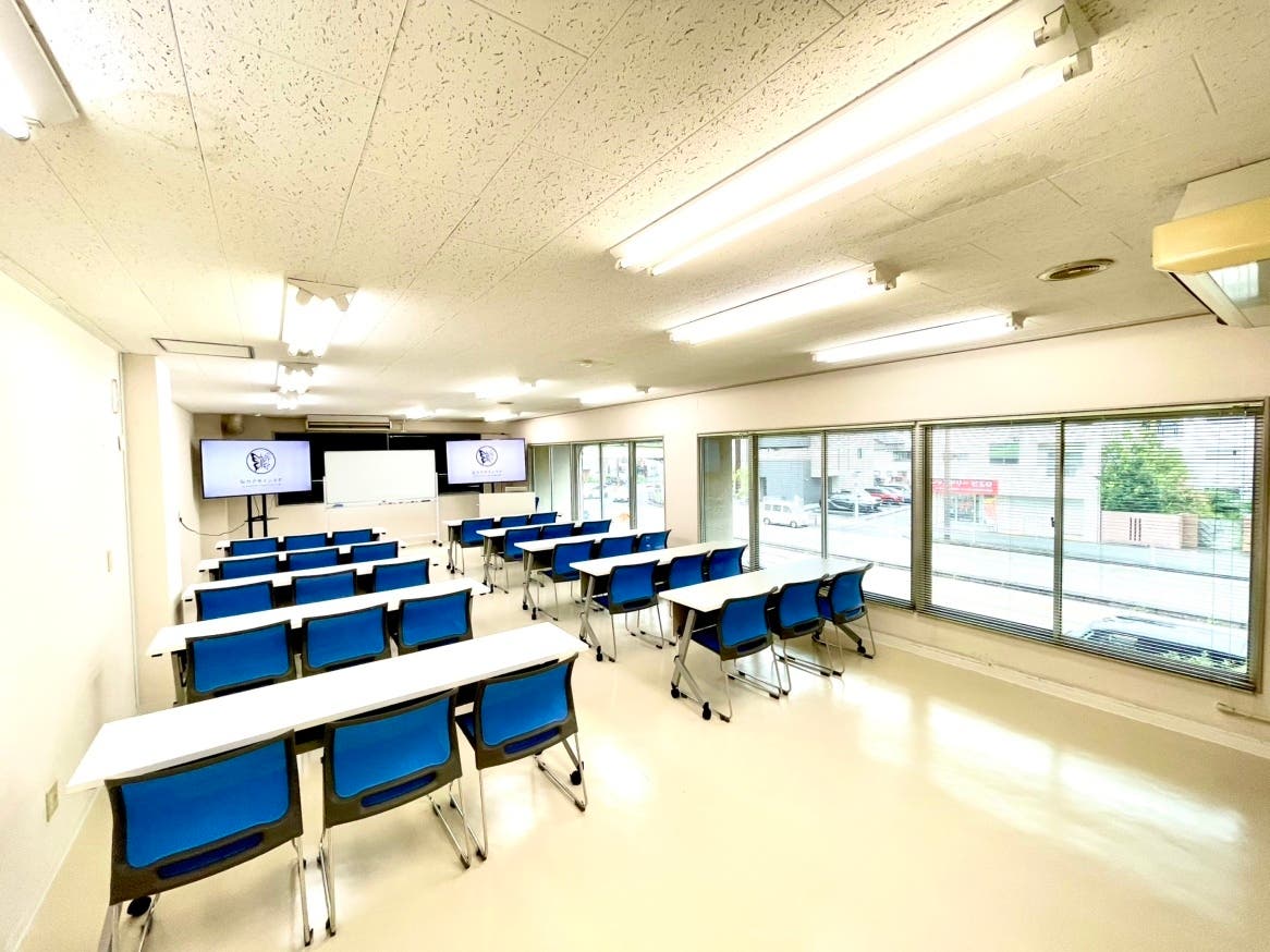 最大34名対応｜会議・研修・セミナーに最適な貸し会議室の写真1