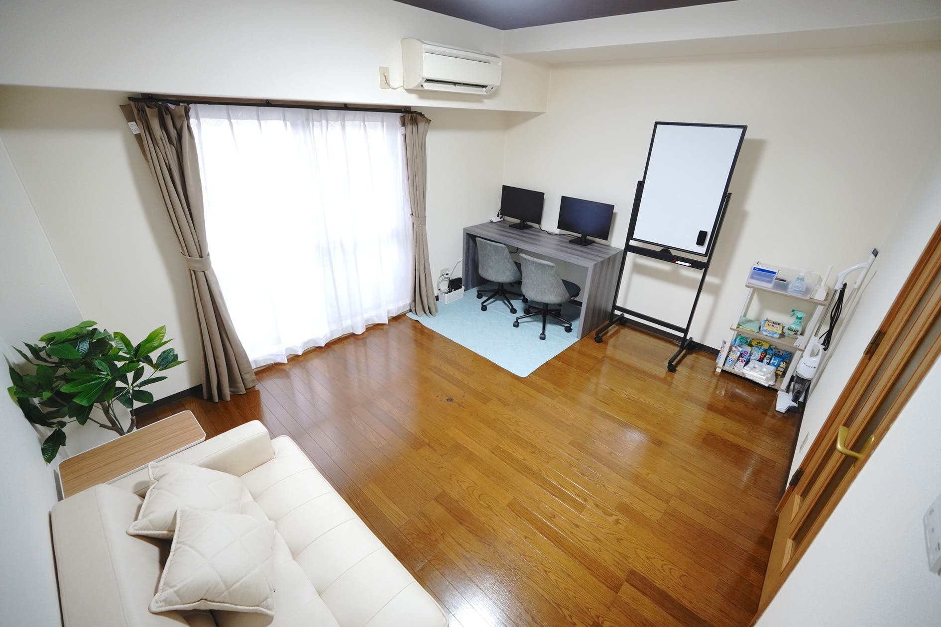 ＜ポートサイドワーク堺＞OPEN SALE🉐堺駅徒歩3分🚃4名収容🪑24H🈺光回線Wi-Fi📶モニター🖥️会議/勉強の写真1