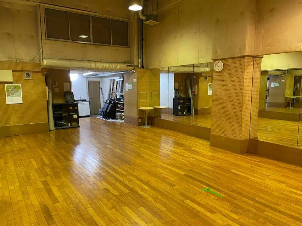 京都駅南口徒歩5分！サクラ材の床、３面の鏡！６mの高天井、30人収容の広さ！ Bluetooth音響設備、防音！Wifi！の写真2