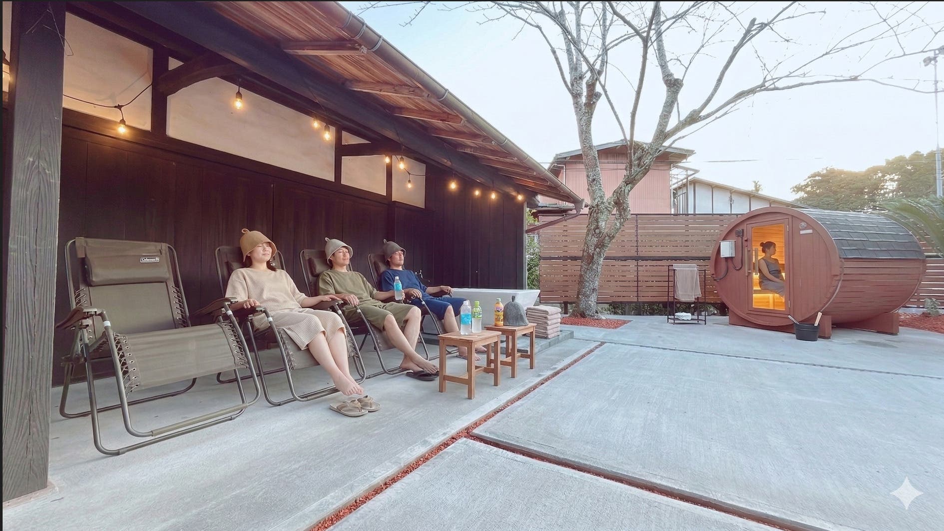 東京から約2時間の古民家をリノベーションした大正ロマン風の戸建。サウナ、屋内バーベキュー完備。撮影スタジオとしても最適の写真1