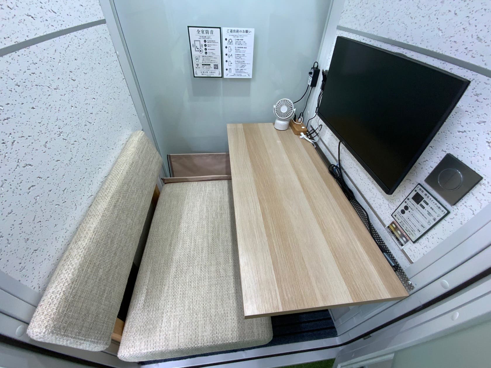 Sタイプ（ソファー防音個室）No.03の写真1
