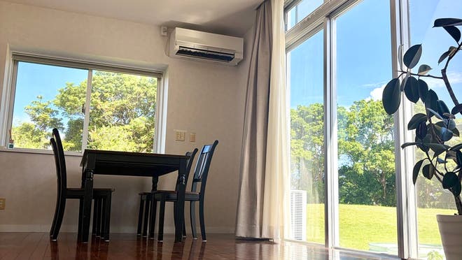 ミーティングなどのワークスペースやママ友会などに・自然光がたっぷり入る個室のレンタル(2階民泊、1階カフェ内の個室の貸出))の写真1