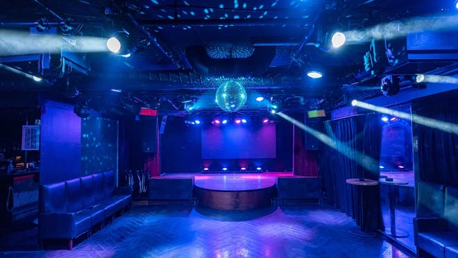 【新宿二丁目最大級のクラブ!】本格的な音響照明とステージ常備!MV撮影や大規模イベントにオススメ。完全貸切対応の写真1