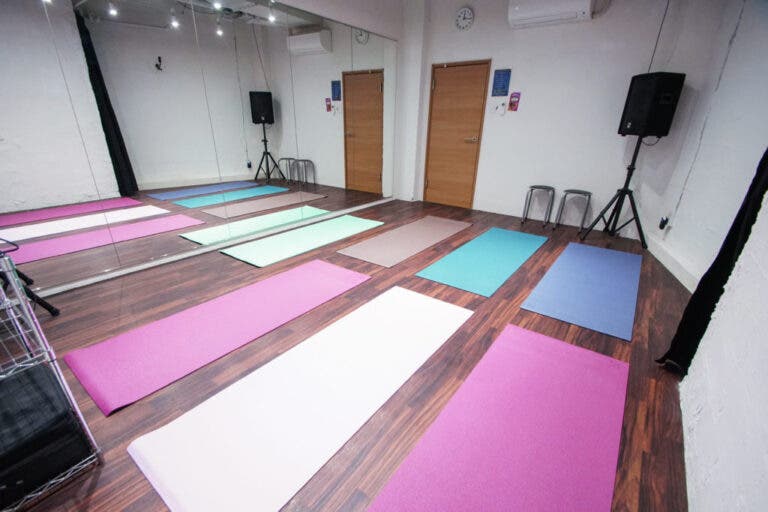 【渋谷駅徒歩1分】C206｜5〜6名向け約20㎡｜ダンス・ヨガ・ピラティス｜ヨガマット等無料の写真2