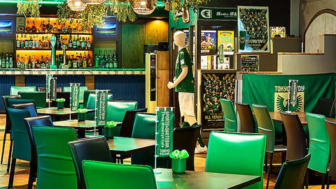 【新宿駅徒歩5分/8階】無観客ライブ・ライブ配信撮影も可能!ロケ撮影や各種イベント等、発表会から会議利用までお任せください!の写真1