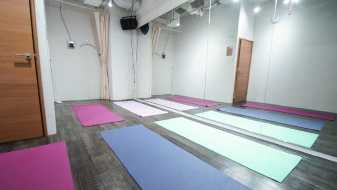 【渋谷駅徒歩1分】B203|3〜4名向け約15㎡|ダンス・ヨガ・ピラティス|ヨガマット等無料の写真1