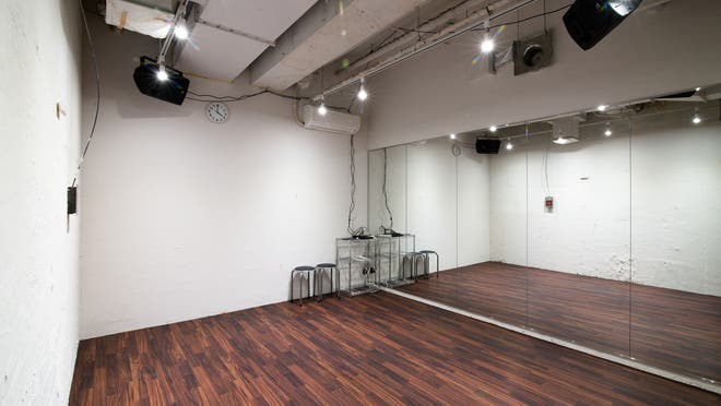 【渋谷駅徒歩1分】B204|3〜5名向け約17㎡|ダンス・ヨガ・ピラティス|ヨガマット等無料の写真1
