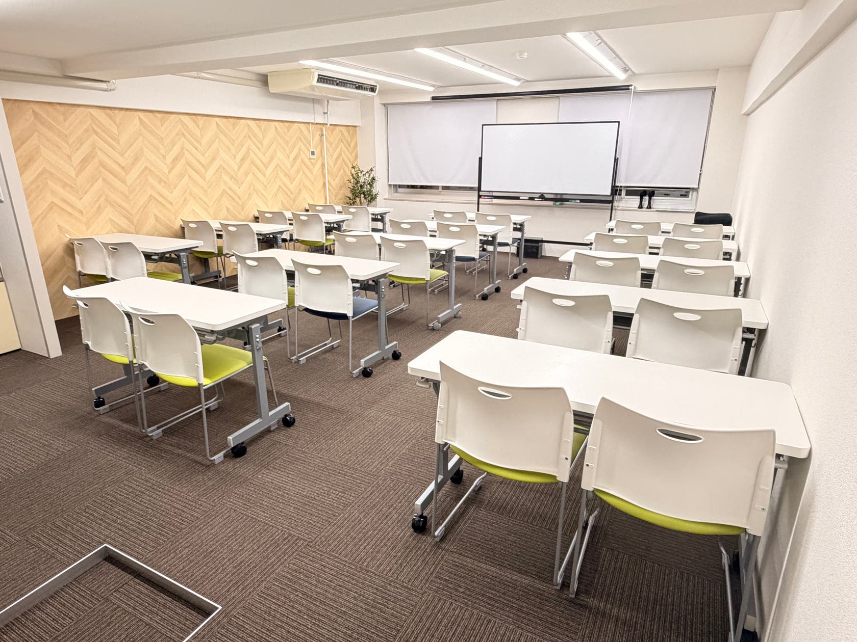 OPEN割🎉【24時間利用可能】久屋大通駅徒歩3分／最大28名🌟レンタル会議室🌟ミーティング・勉強会など使い方は自由🎯の写真1