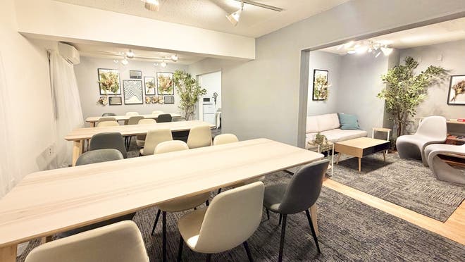 【新宿8分/西新宿2分】最大36名/無料Wifi/会議・撮影・懇親会・推し会・女子会・ボドゲ等!飲食持込🍷可!の写真1