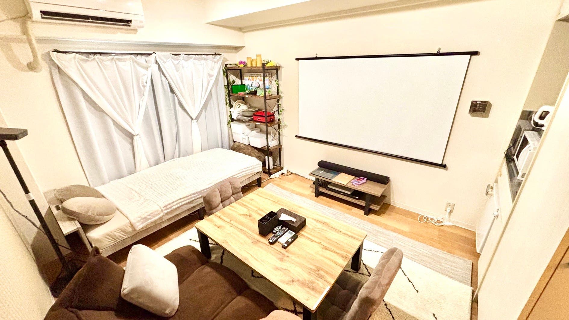 新大阪駅すぐ／24時間利用可／室内防犯カメラ無し／80インチスクリーンドルビー音質♬　映画🎞️押し活💛の写真2