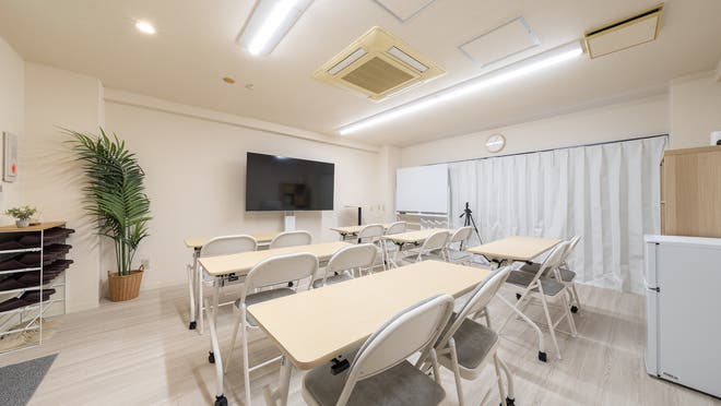 駅チカ!小規模セミナーにもZoom/Meet会議/ライブ配信にも使える、マルチ用途な会議室!の写真1