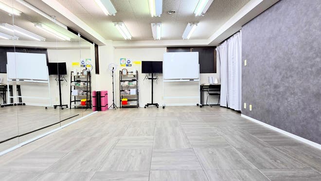 【💮板橋駅1分💮】モダンで広々とした空間✨┃Wi-Fi┃ヨガ・ダンス・撮影・会議┃着替えスペース👚┃振動の出るダンス不可の写真1