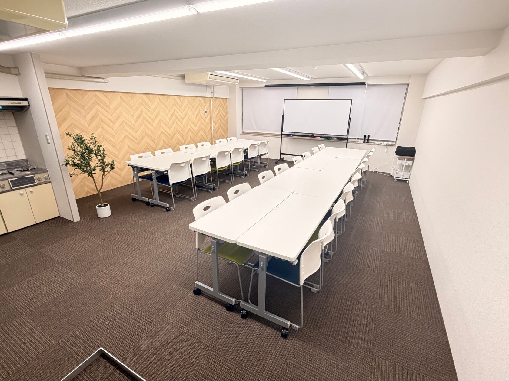 OPEN割🎉【24時間利用可能】久屋大通駅徒歩3分／最大28名🌟レンタル会議室🌟ミーティング・勉強会など使い方は自由🎯の写真1