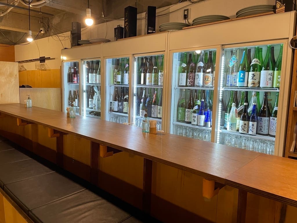 谷町四丁目駅④出口から徒歩2分のビルにある飲食店です。の写真2