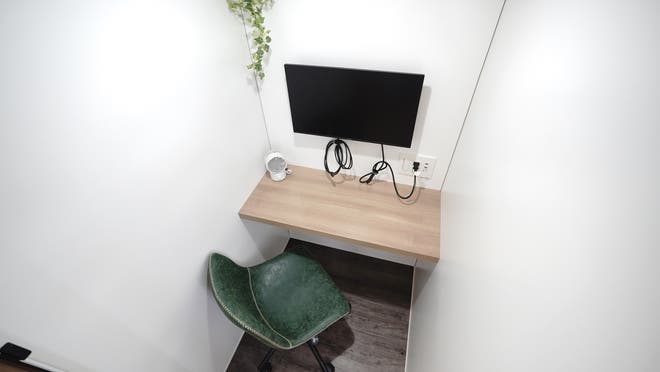 <BIZ DESK 茅ヶ崎駅南口No.3>1人用個室🚪Wi-Fi📶電源🔌モニター🖥️テレワーク/Web会議/自習の写真1