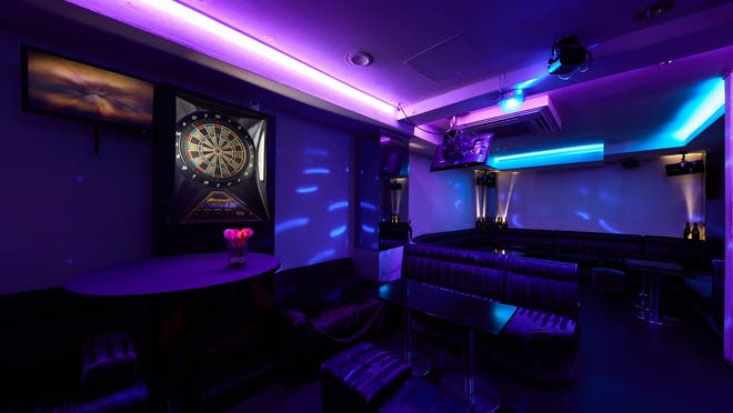 【Vogue】Live DAM.カラオケ無料、ダーツあり!広々と4名〜50名迄可!女子会や歓送迎会に是非!の写真1