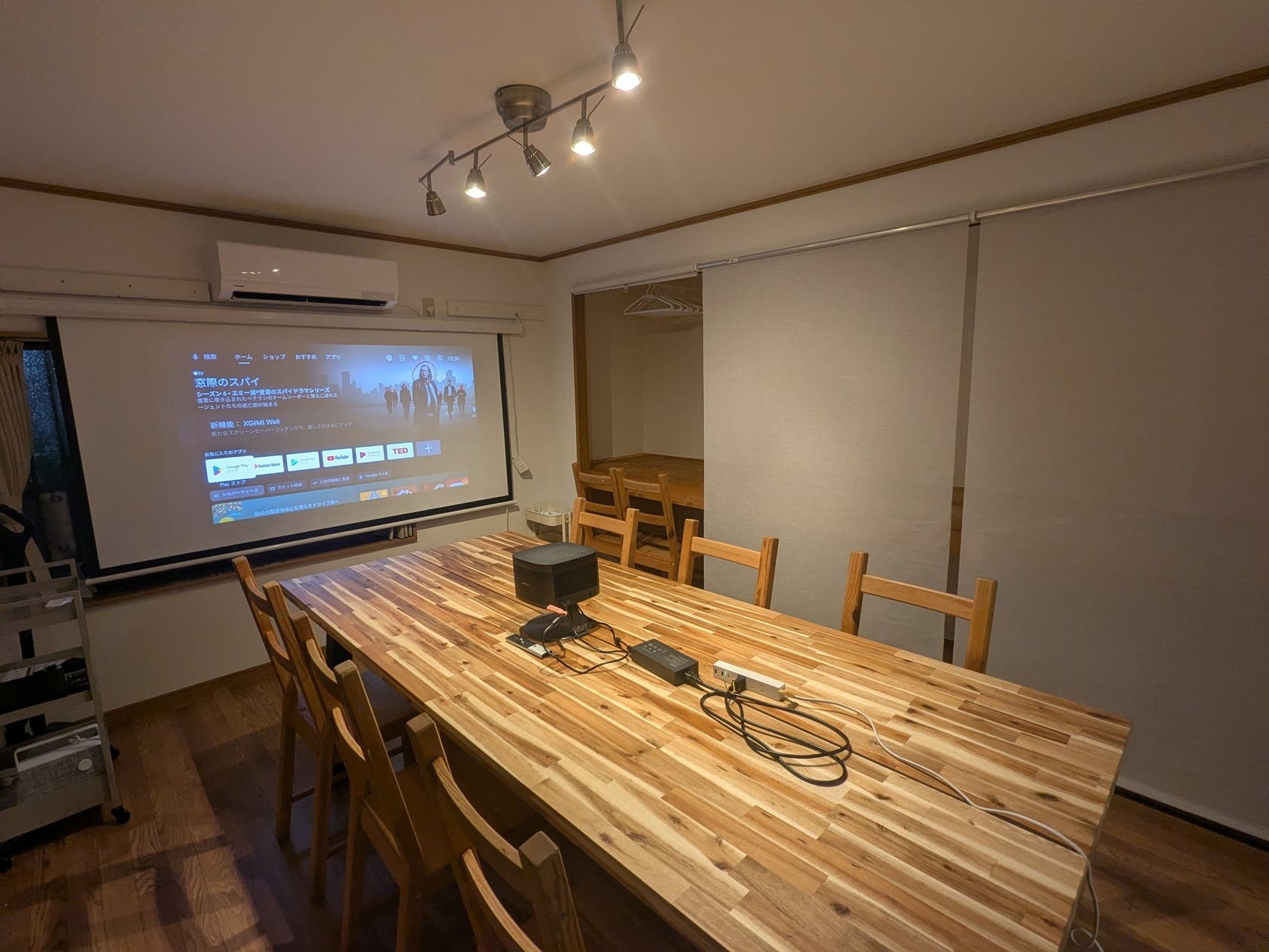 JR奈良駅から徒歩2分のおうちスペース！8人用テーブルのあるフローリング部屋と畳部屋で多用途に使えます！の写真2