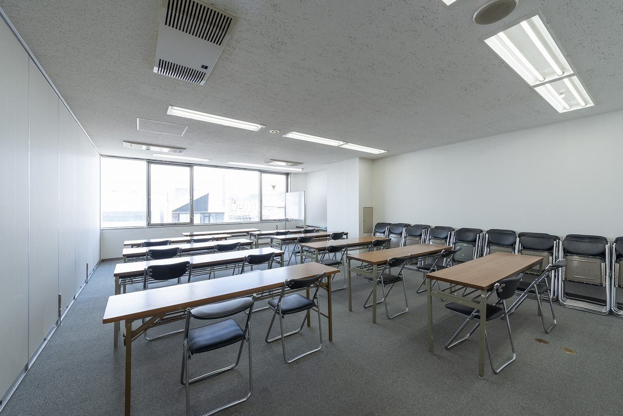 【小会議室(最大33人収容可)】オフィスビル内の貸会議室　打合せ/セミナー等　※鹿児島市天文館エリア 市電駅徒歩1分の写真1