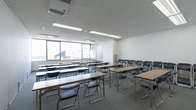 【小会議室(最大33人収容可)】オフィスビル内の貸会議室 打合せ/セミナー等 ※鹿児島市天文館エリア 市電駅徒歩1分の写真1